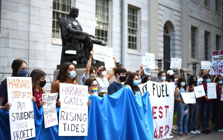 How Students Pressured Harvard to Divest From Fossil Fuels– and Won